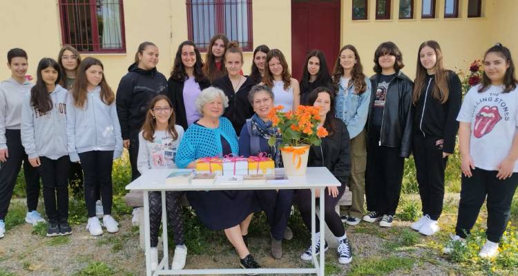 Τα παιδιά του Γυμνασίου Λιβαδοχωρίου και το βιβλίο!